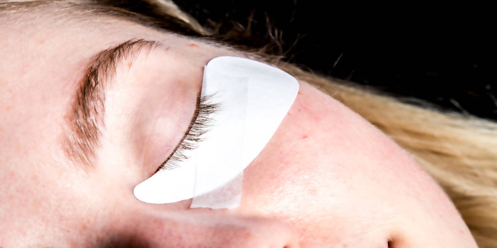 Trimming eyelashes store